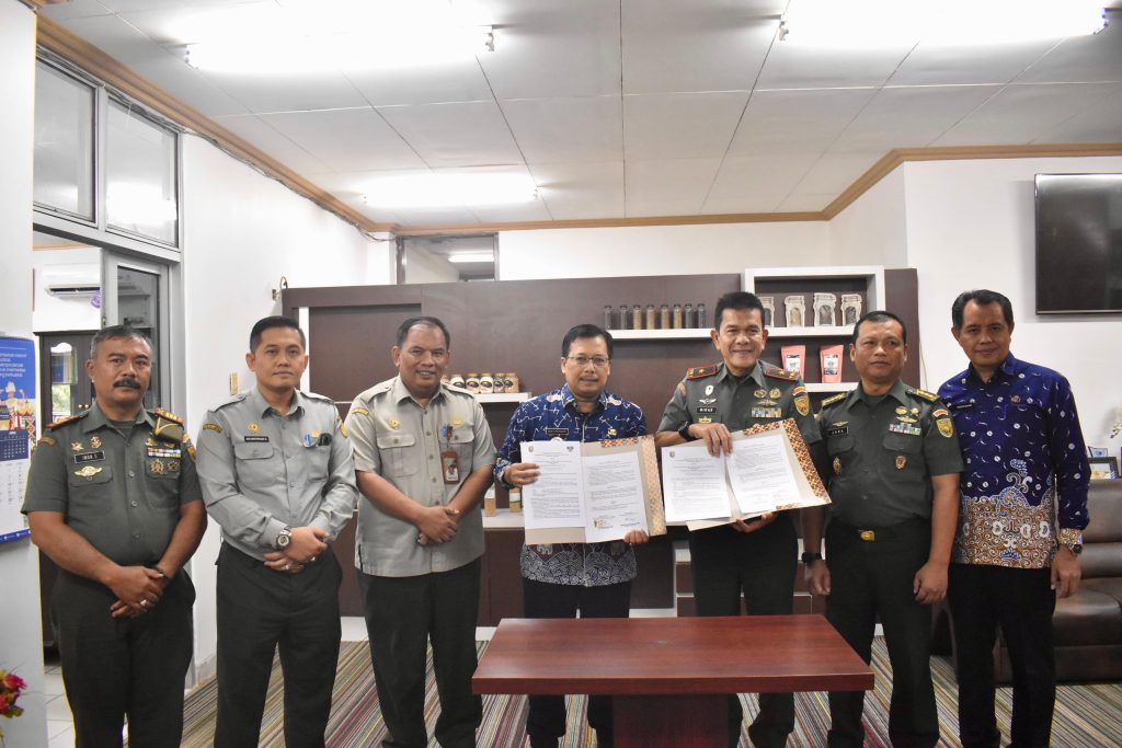 Tingkatkan Ketahanan Pangan dan Kesejahteraan Petani, Danrem 043/Gatam Tandatangani MoU Optimasi ...